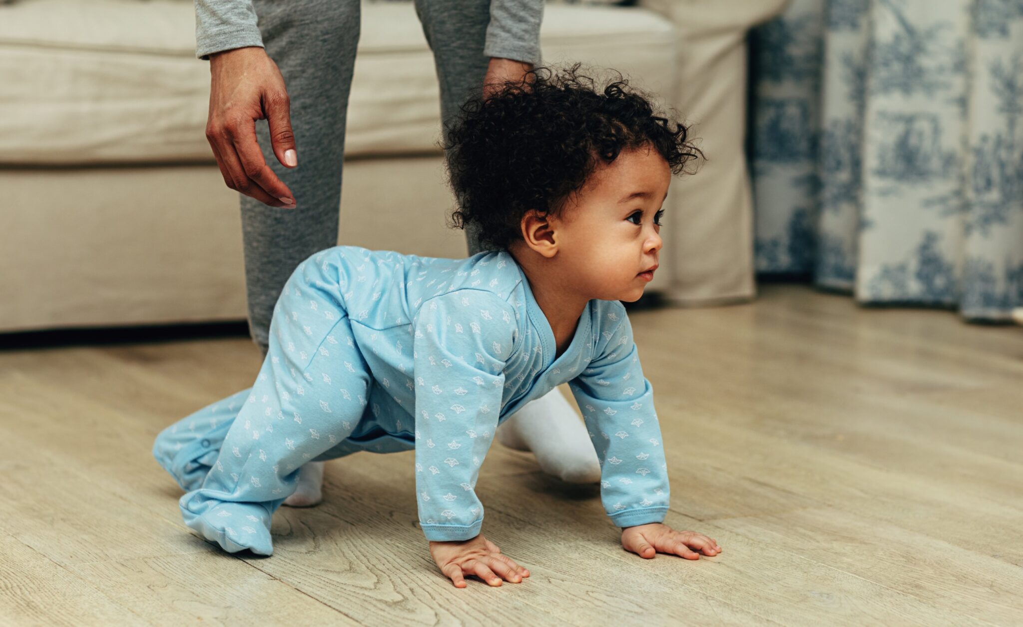 Bauchlage Baby: 7 Tipps, damit es klappt | Babyartikel.de Magazin